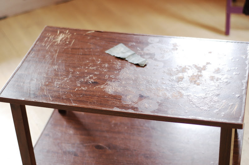 EASY DIY: ΑΝΑΝΕΩΣΤΕ ΕΝΑ ΠΑΛΙΟ ΤΡΑΠΕΖΙ
