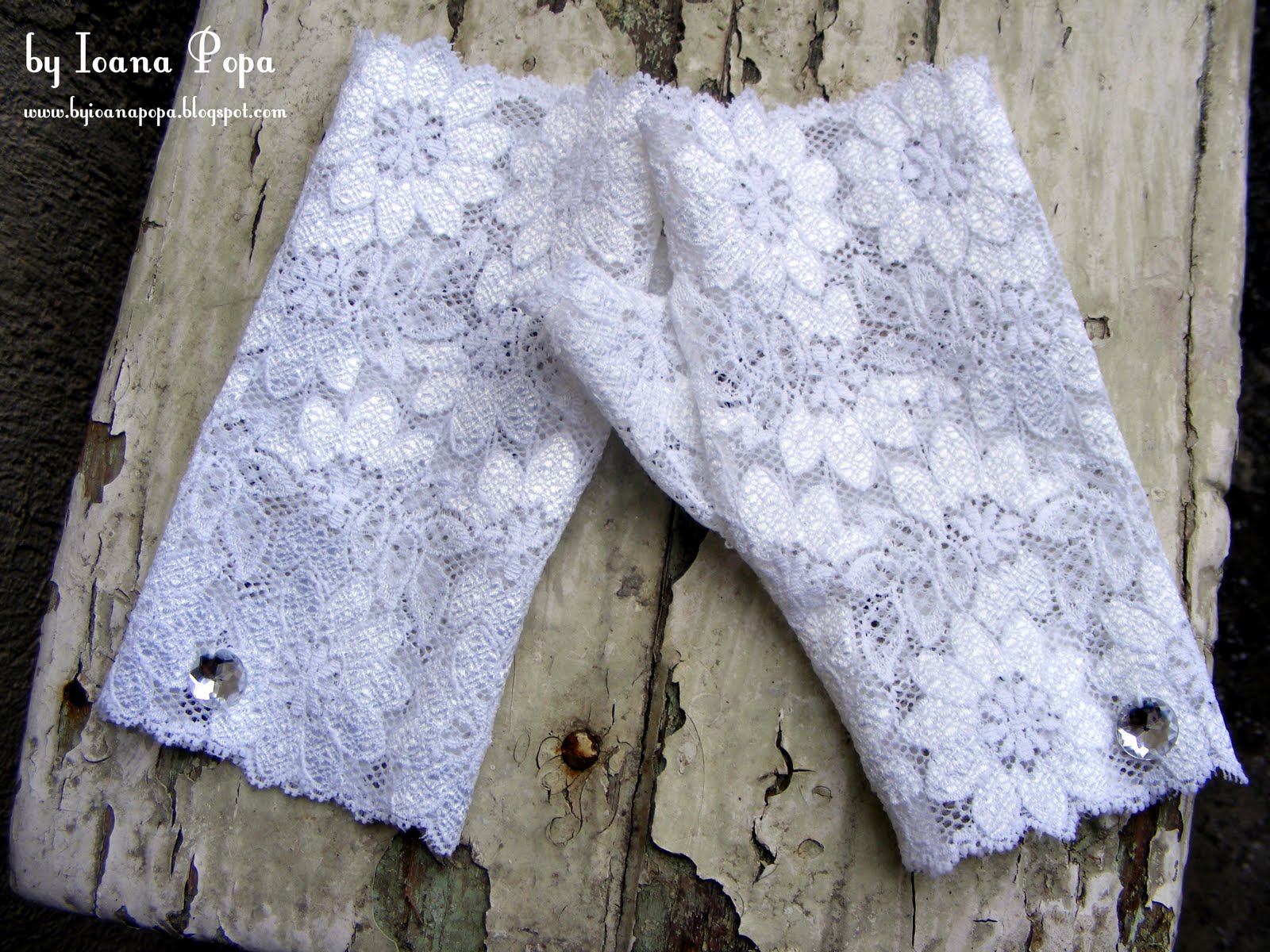 Fii tu! Accesorii handmade: Manusi albe din dantela