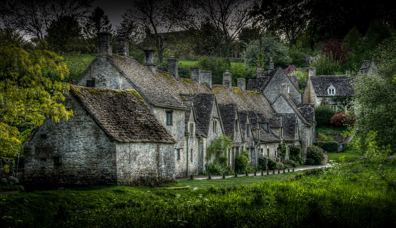 Let's travel the world!: Charming Bibury!