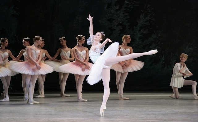 The Most Beautiful Dance On Earth! | A Estilografa