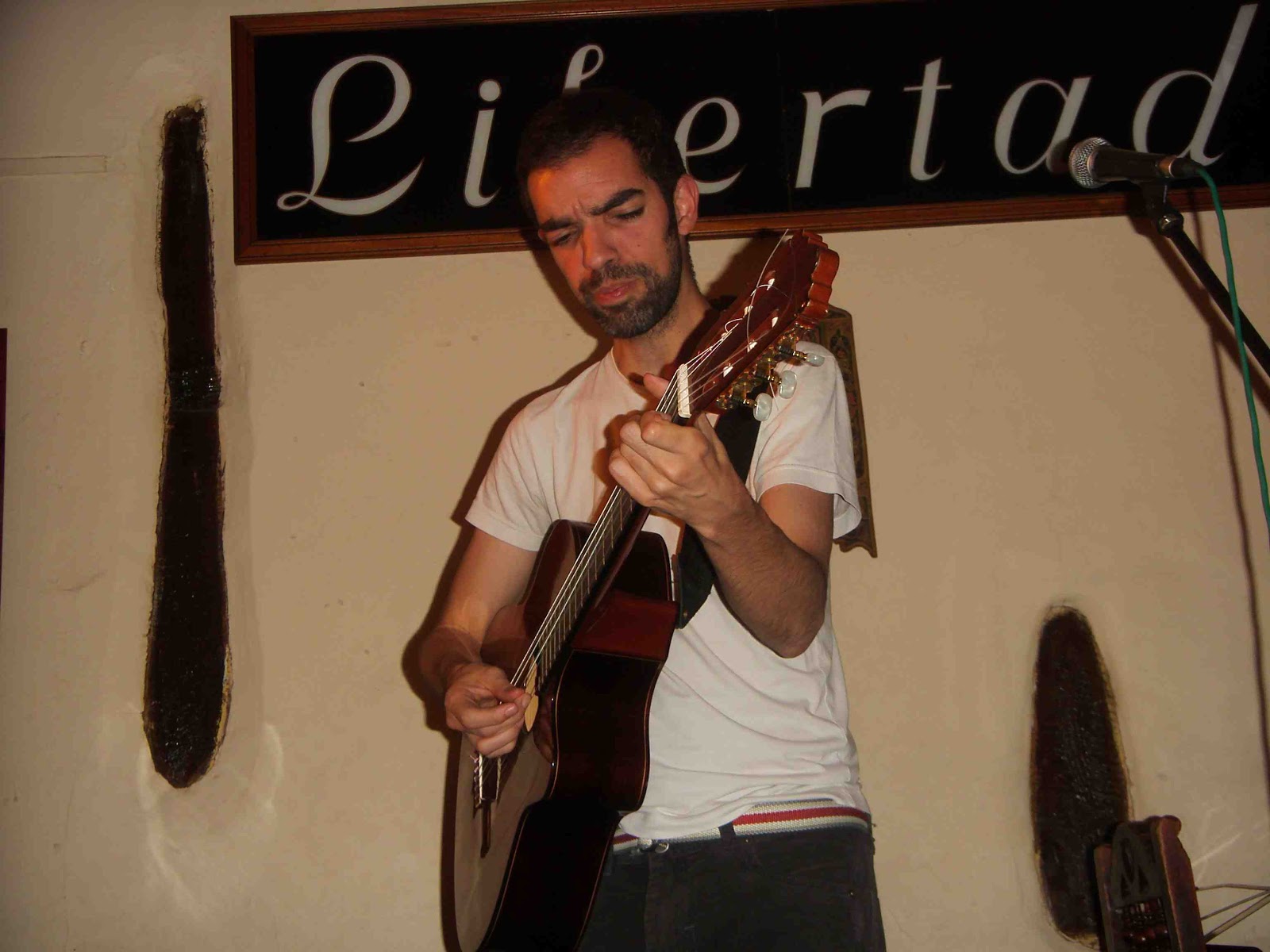 Cantemos como quien respira: ANDRÉS MOLINA EN "LIBERTAD 8" - II ...