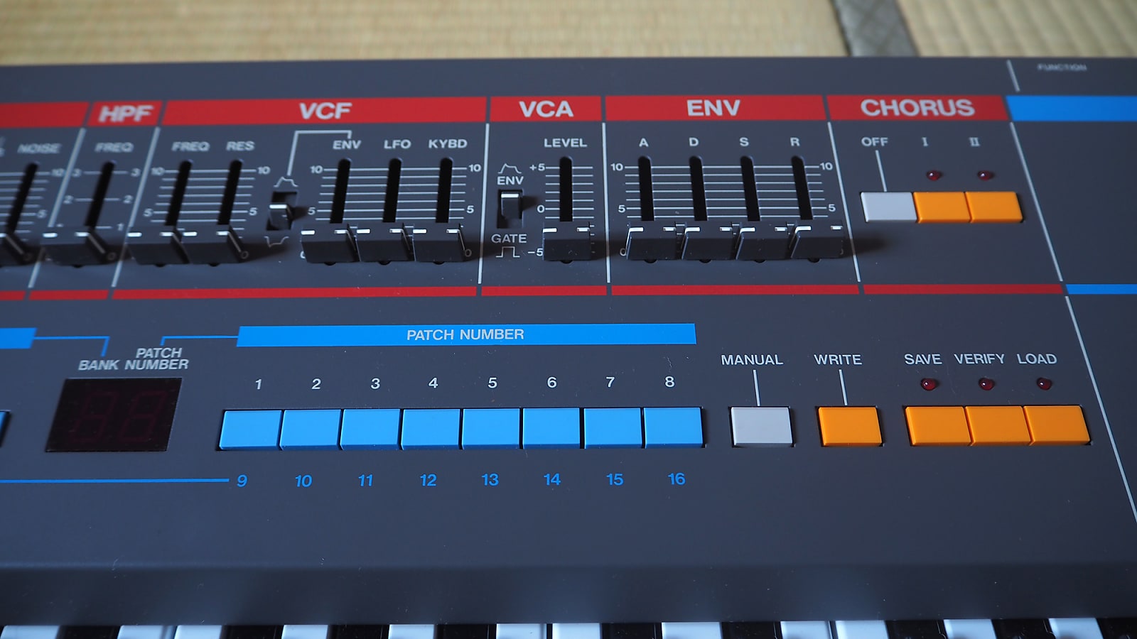 MATRIXSYNTH: MINT Roland Juno-106 with Original Hardcase