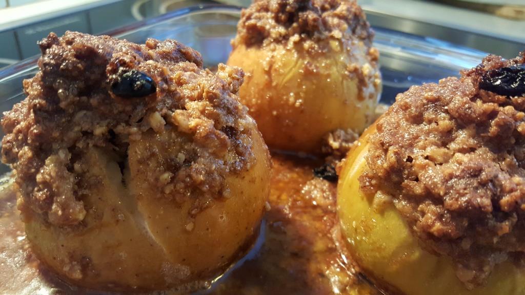 eat-culture: überbackene Äpfel mit Nuss-Metaxa-Füllung (Apple with nut ...