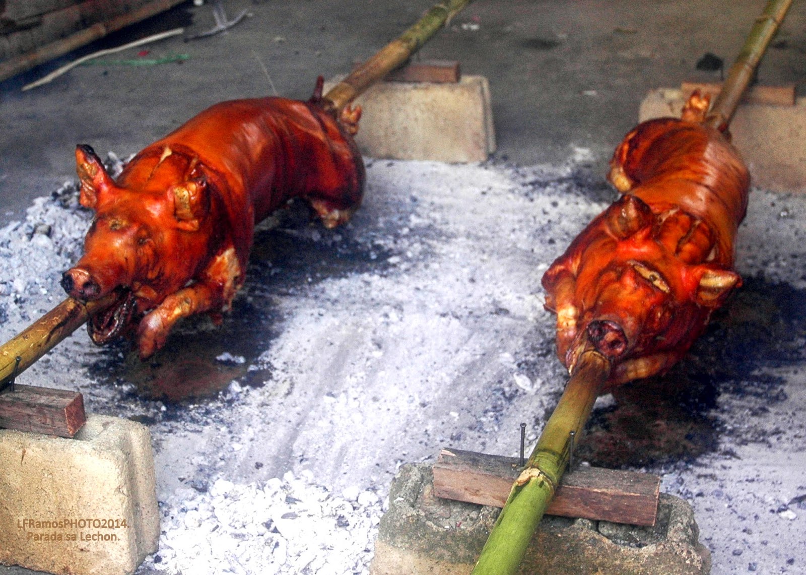 Naquem.: 'Wet & Wild' Parada ng mga Lechon in Balayan, Batangas