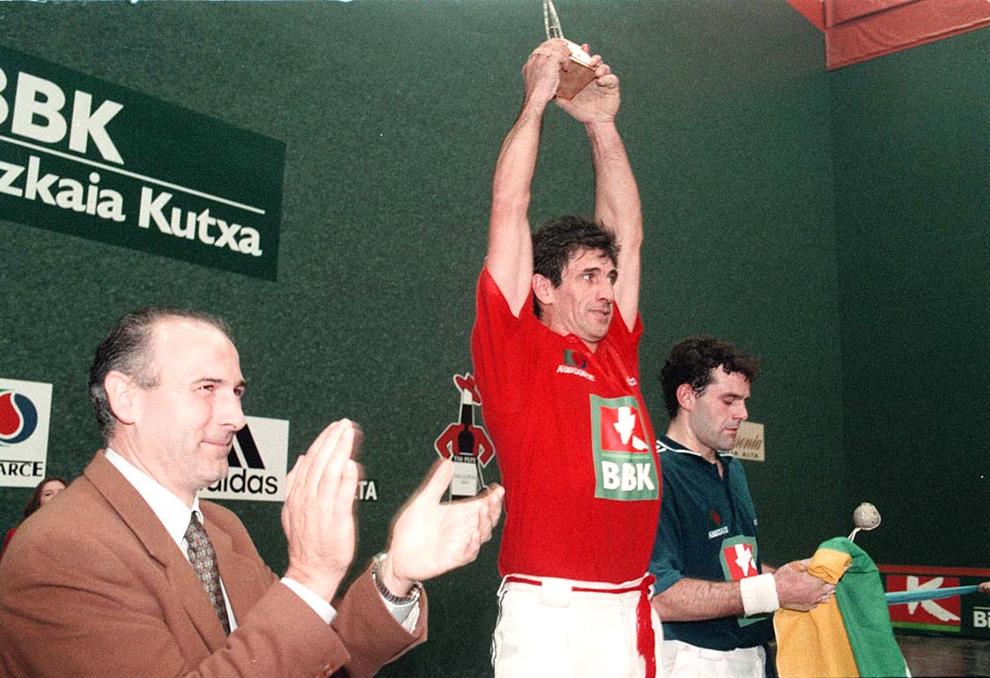 AL ROJO VIVO: SON LEYENDA, JULIÁN RETEGUI, CON ONCE TXAPELAS, EL ...