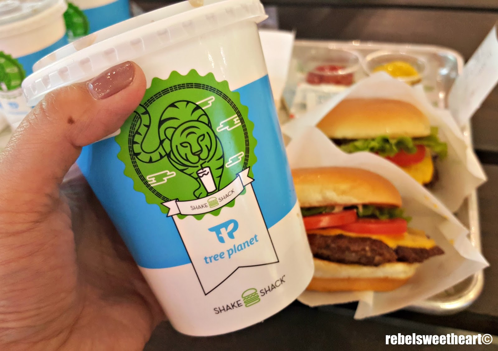 The Rebel Sweetheart.: Foodie Goodie | Shake Shack at Dongdaemun, Seoul.