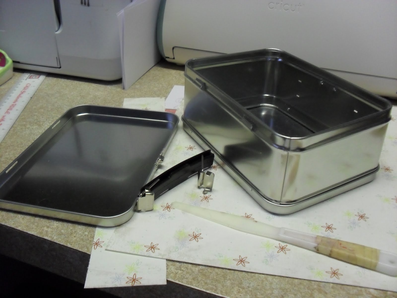 CELEBRATING ORDINARY MOMENTS: Altered Lunch Box Tin Sewing Box w/Tutorial