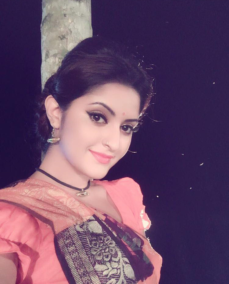 Pori Moni Beautiful New Pic In Saree