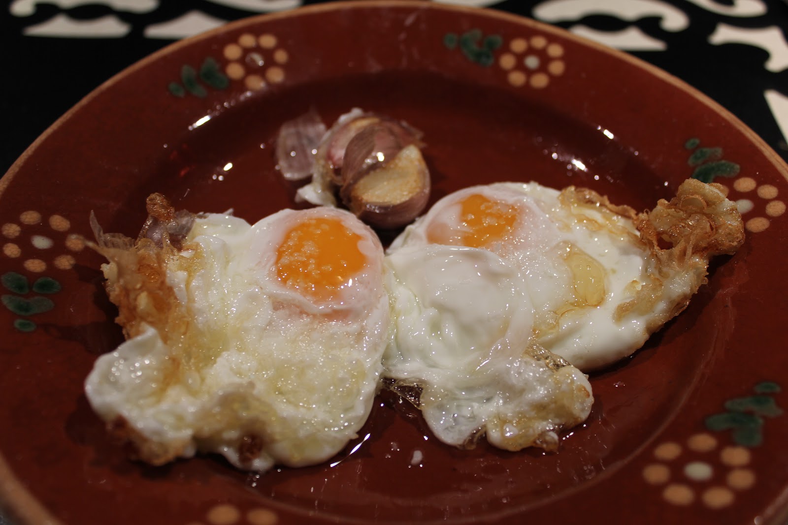 Mi puchero: Huevos fritos con ajos o manda huevos