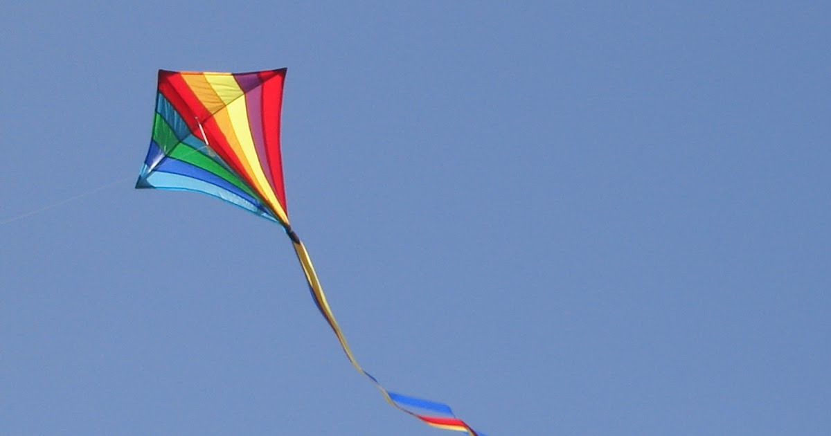 Kinderen in Almere: Vliegeren met veel wind