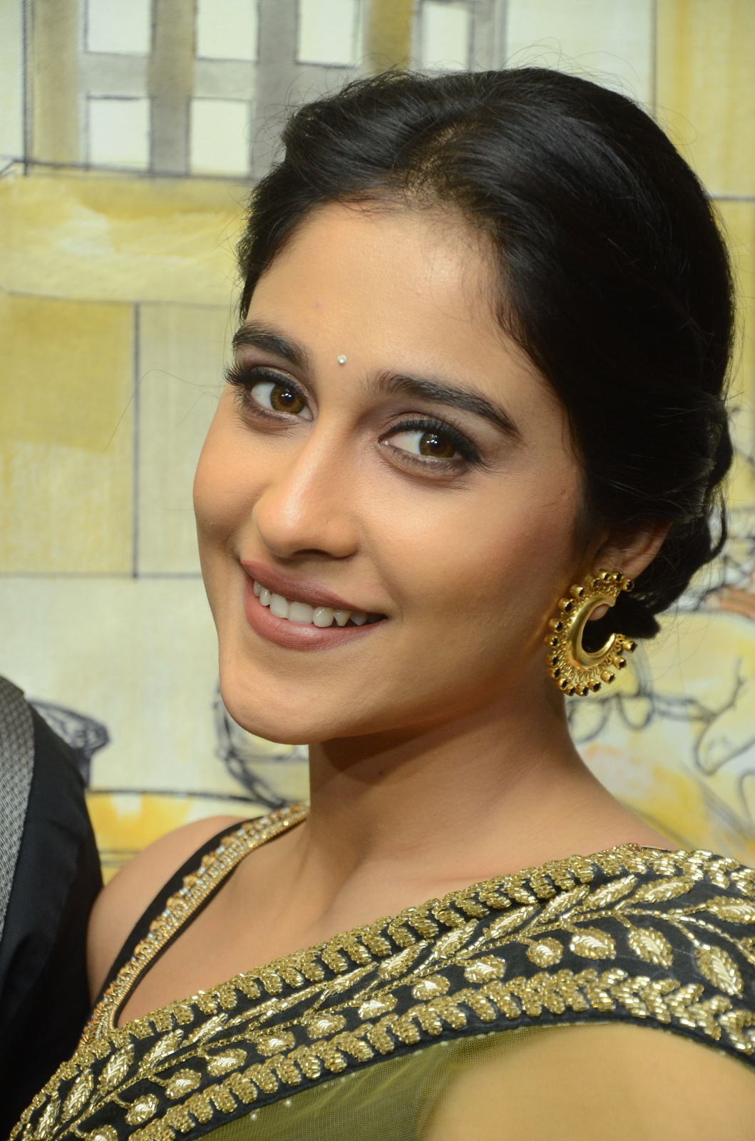 Regina Cassandra Hot In Green Transparent Saree