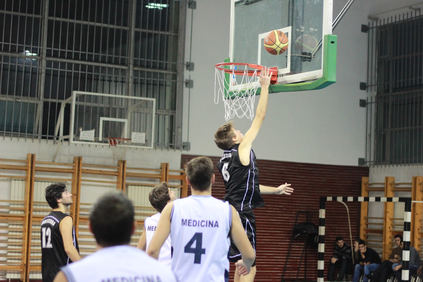 CAMPIONATUL UNIVERSITAR DE BASCHET: POZE