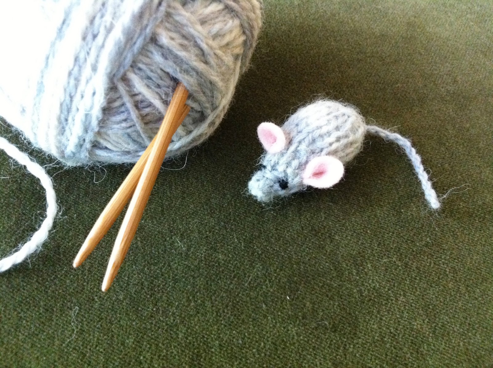 we bloom here: Knitting Mitts & Mice