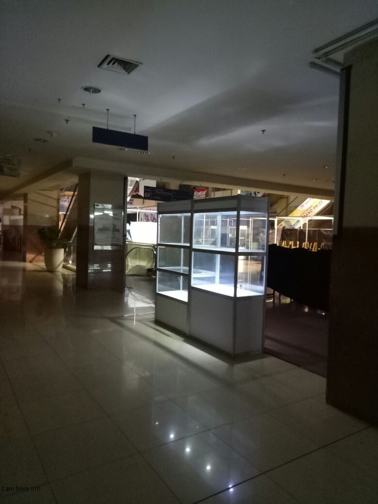 SEWA RAK SHOWCASE TANGERANG 085100463227 ~ JUAL SEWA PARTISI PAMERAN R8