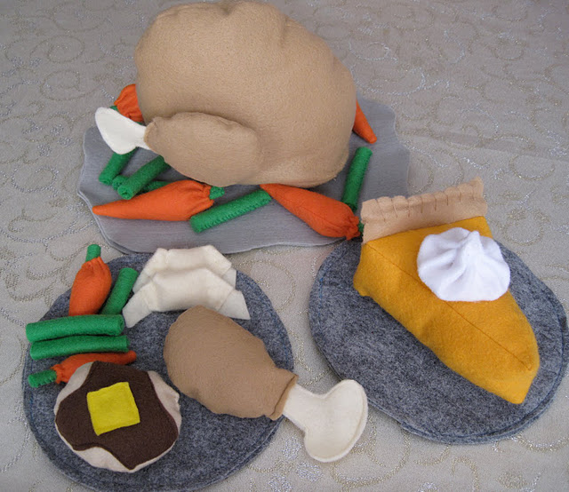 Sheek Shindigs: {Crafty Ideas} A Fun Felt Thanksgiving Dinner
