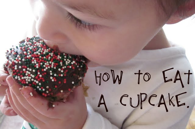 Absolute Mommy: How to eat a cupcake {Tutorial}