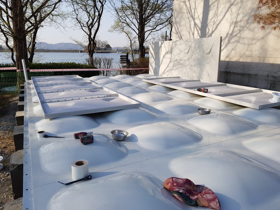 WATER TANK: GRP TANK INSTALLATION STEP