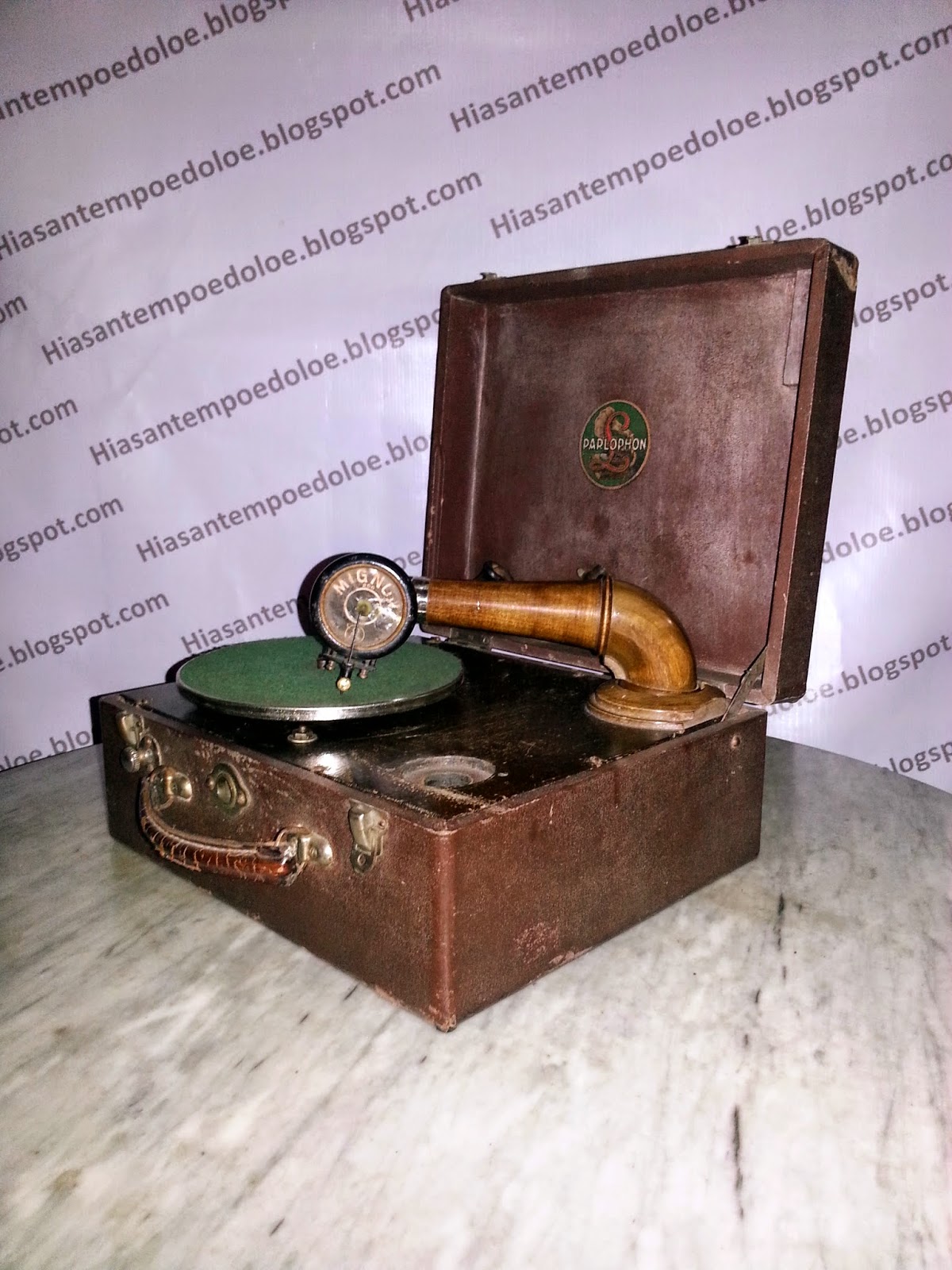 Hiasantempoedoloe&...: Gramophone Portable Parlophon Circa 1920 - 1930