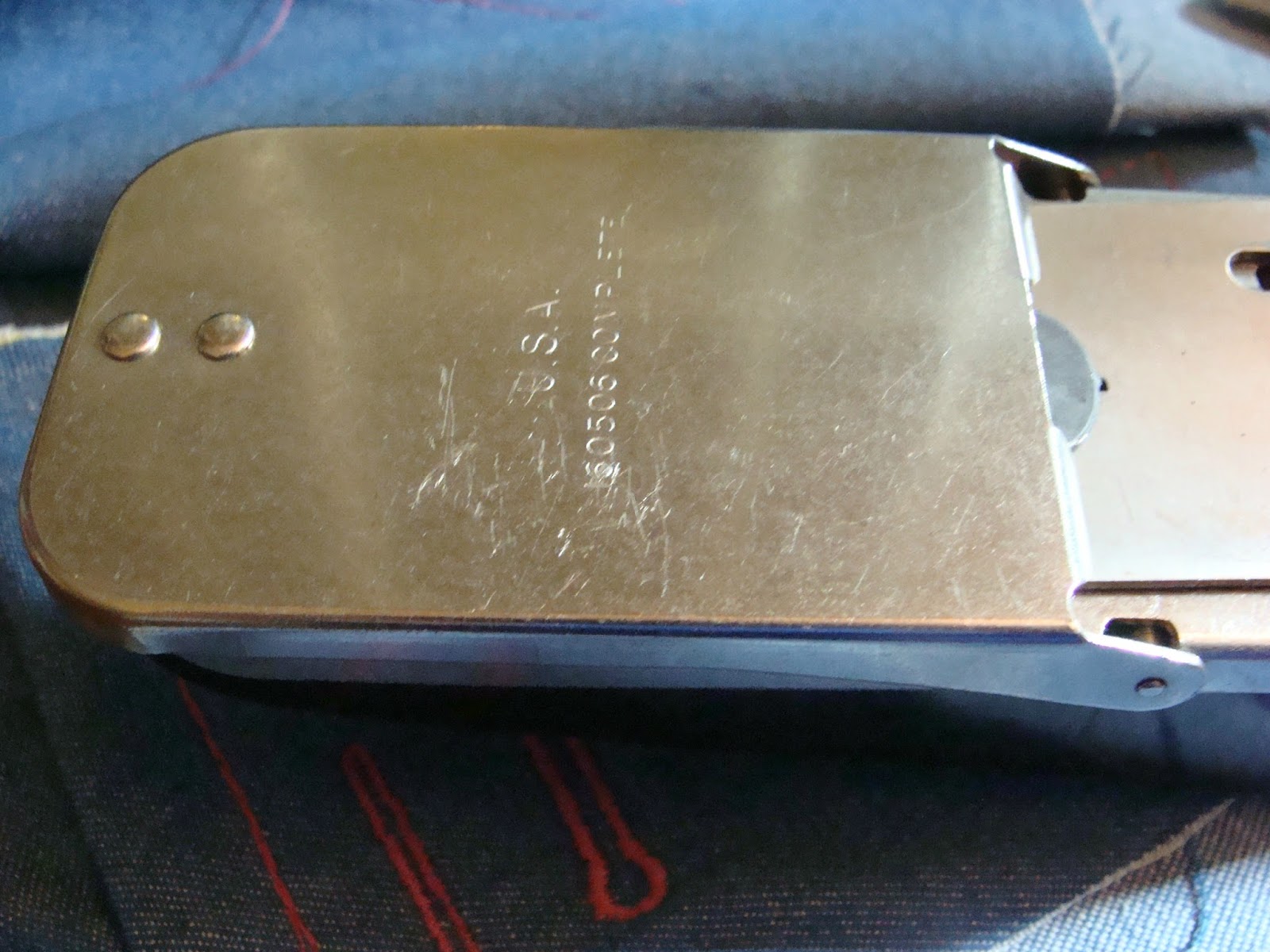 Red Tin Inn: Tutorial on using a Singer buttonholer