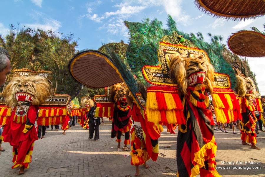 125 Dadak Merak Tampil Bersamaan