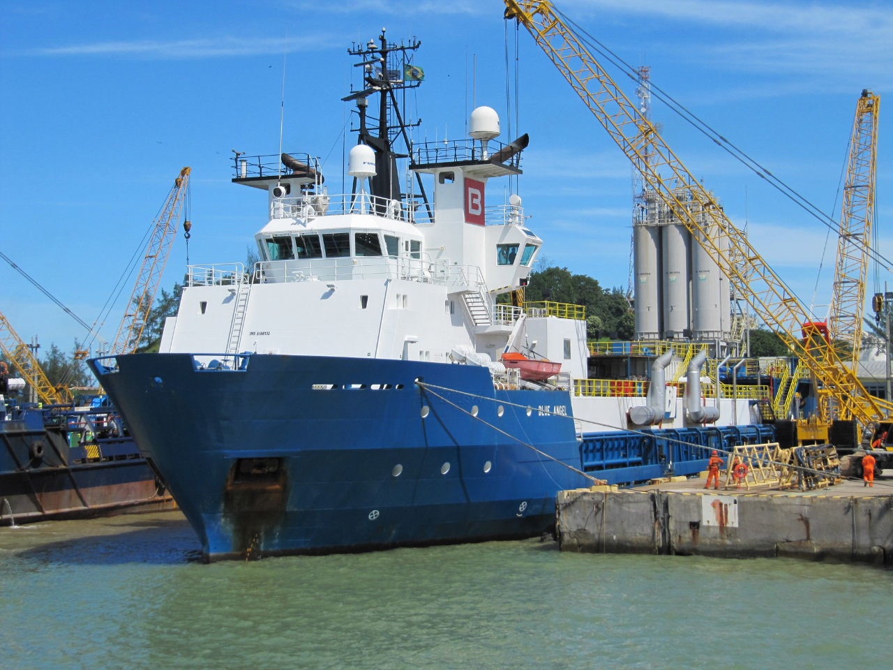 NAVIOS AHTS E PSV DO PORTO DE MACAE-RJ-BRASIL (IMBETIBA) E (FUTURO ...