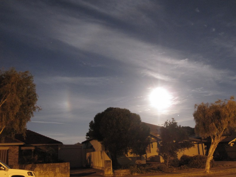 Astroblog: Moon Dog (while waiting for eclipse)