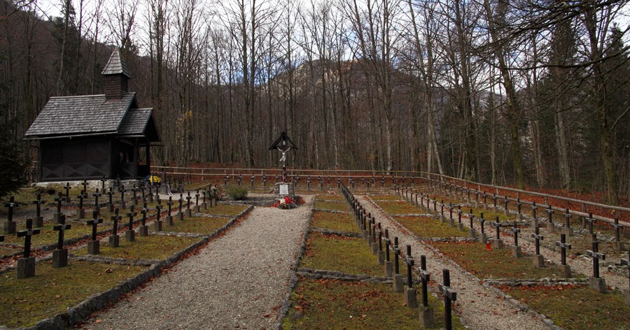 Simboli polpretekle zgodovine: UKANC - Vojaško pokopališče iz prve ...