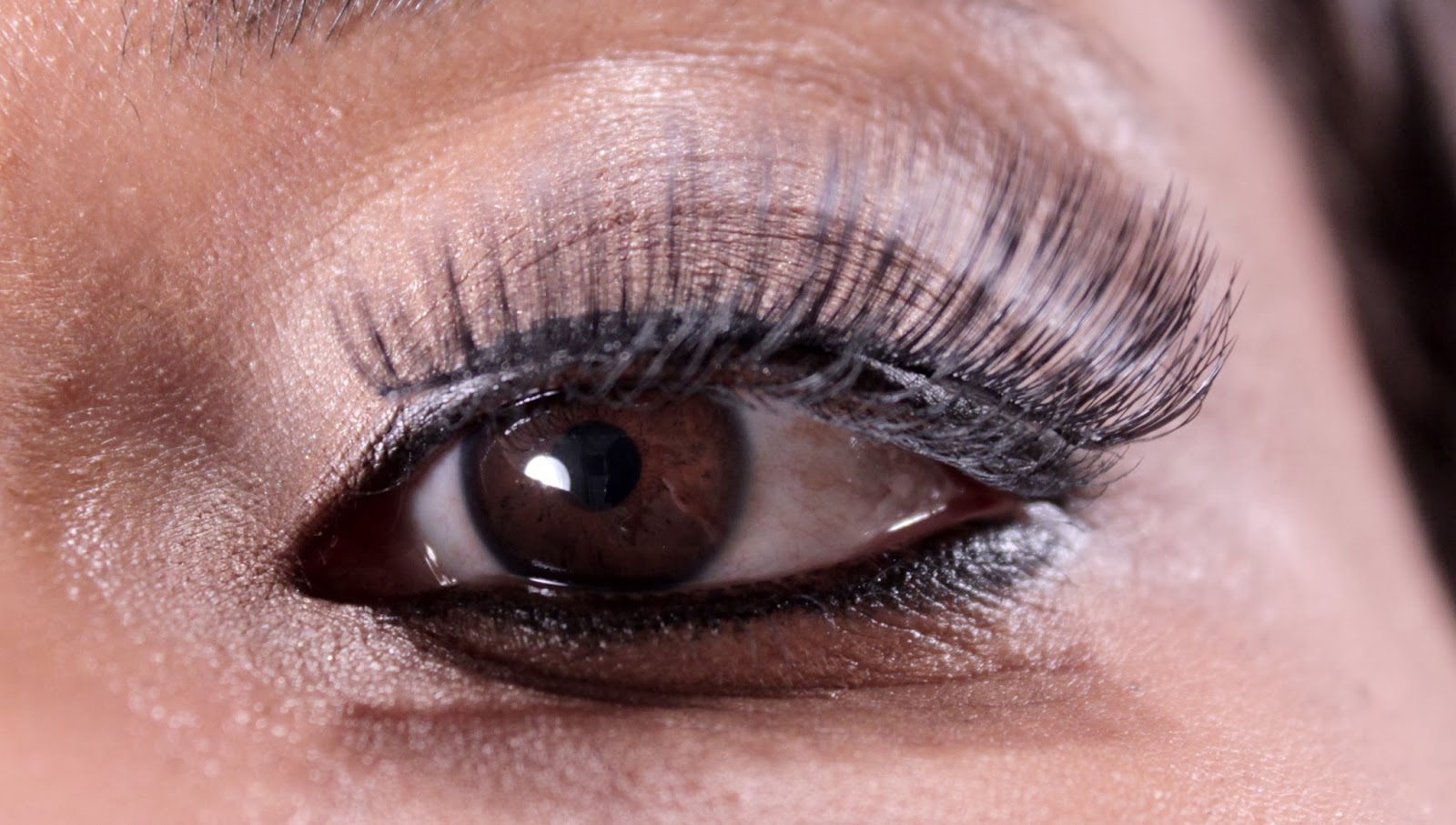 Selena Thinking Out Loud : My Kiss Looks So Natural Flirty Lashes Demo ...