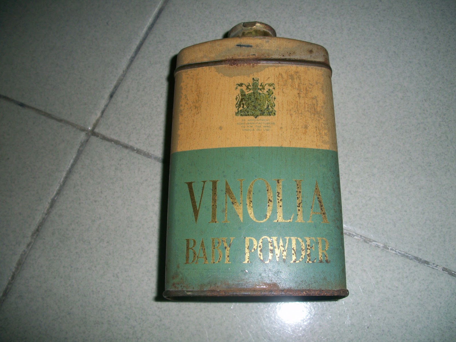 collectible items: NOS VINOLIA baby powder