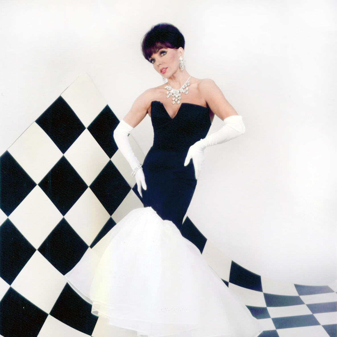 Dazzling Divas: Glamour Queen Joan Collins