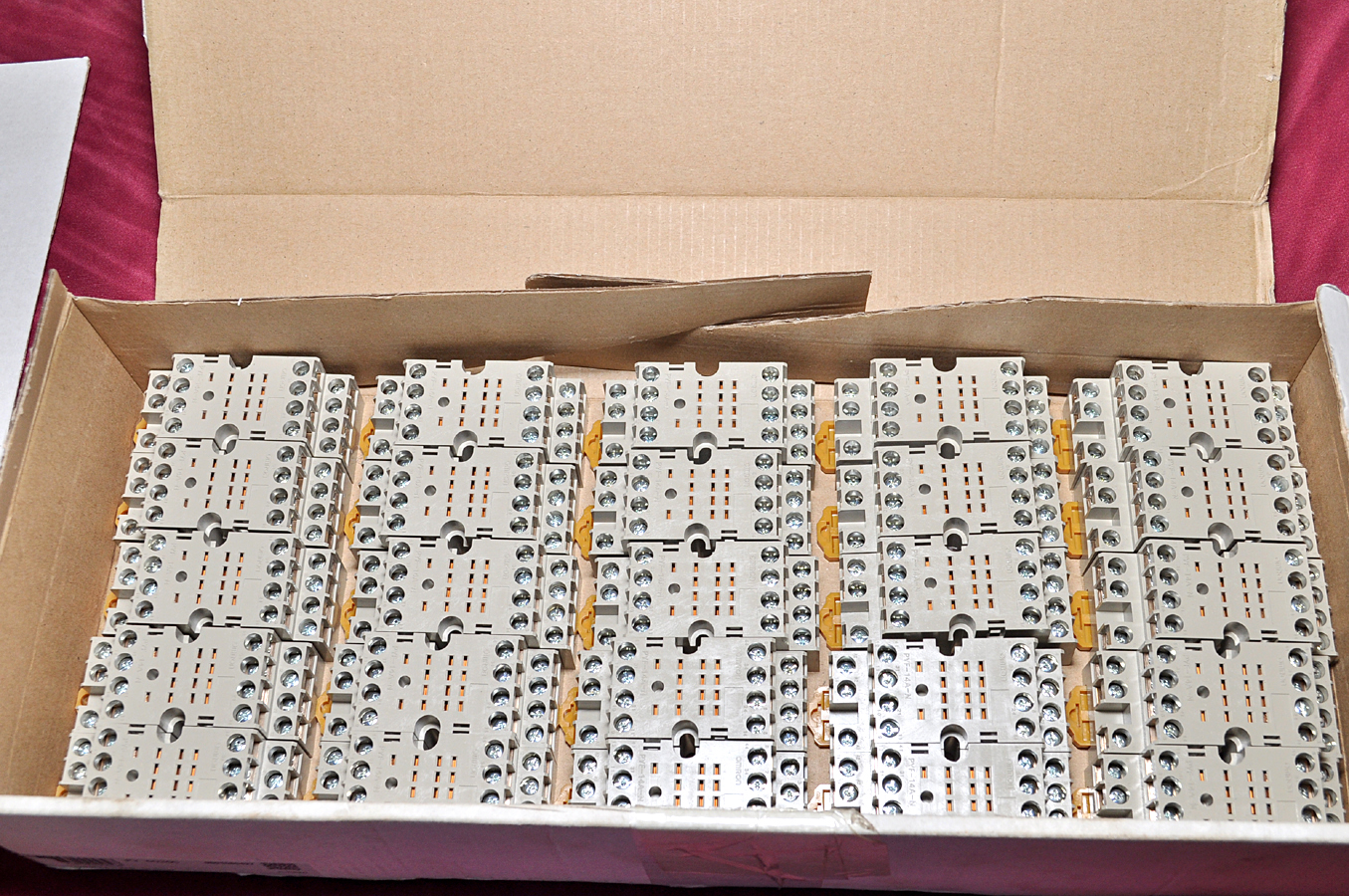 OMRON RELAY CONNECTING SOCKET PYF14A-N 5A 250VAC - Aeliya Marine