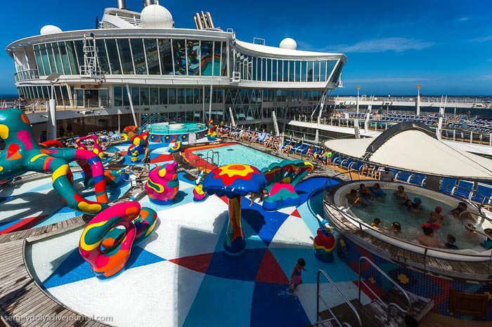 笑一笑，快乐无比。Be Happy Don't Worry: Biggest Ship in the World