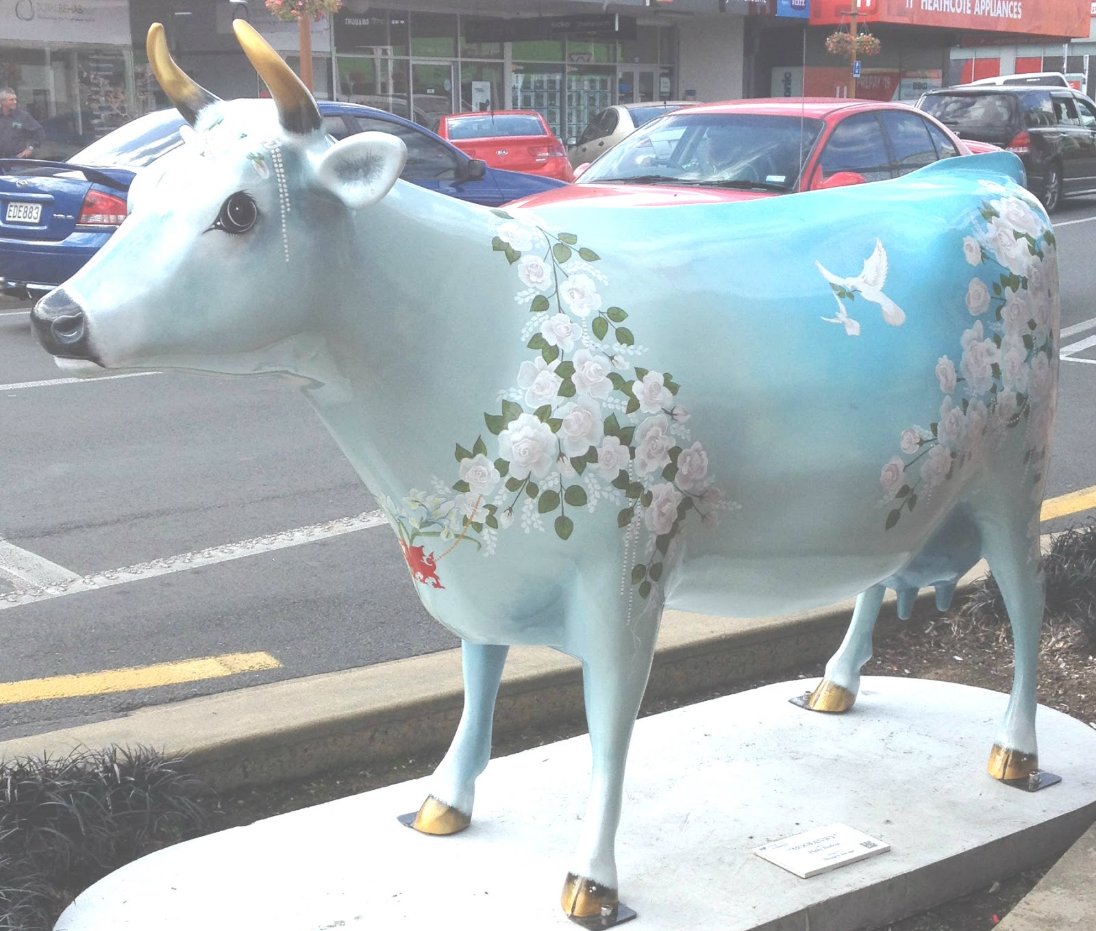 Roses, Lace and Brocante: Blue cows in Morrinsville