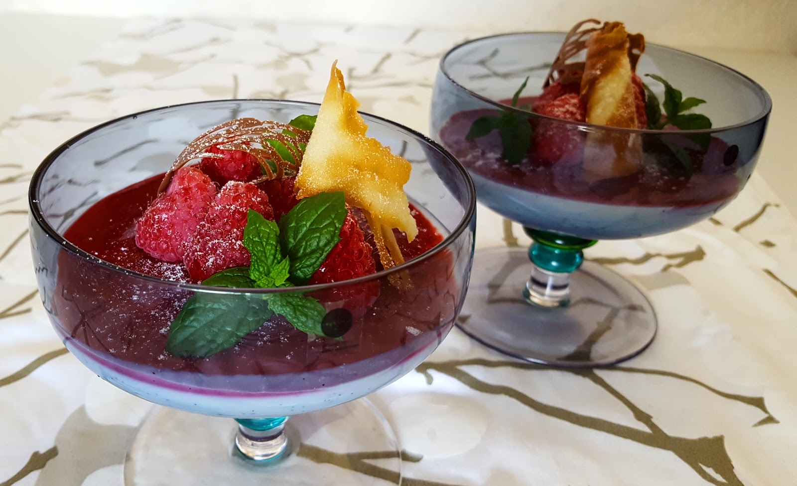 Petite Rose: Vanilja-rahka-pannacotta ja vadelmakastike