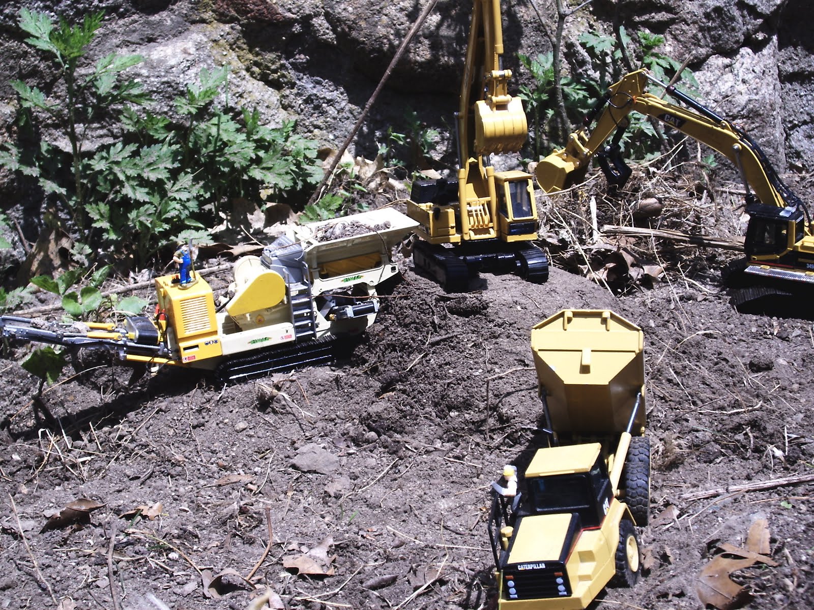 Scale Models: Dio of D&M Construction pit