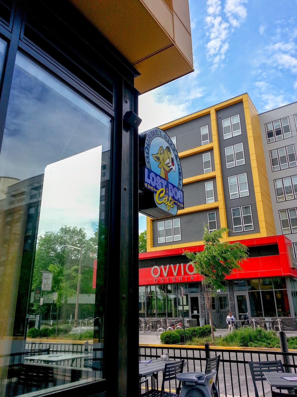 Kadeers.Com: Lost Dog Café - Restaurant Review (Dunn Loring)