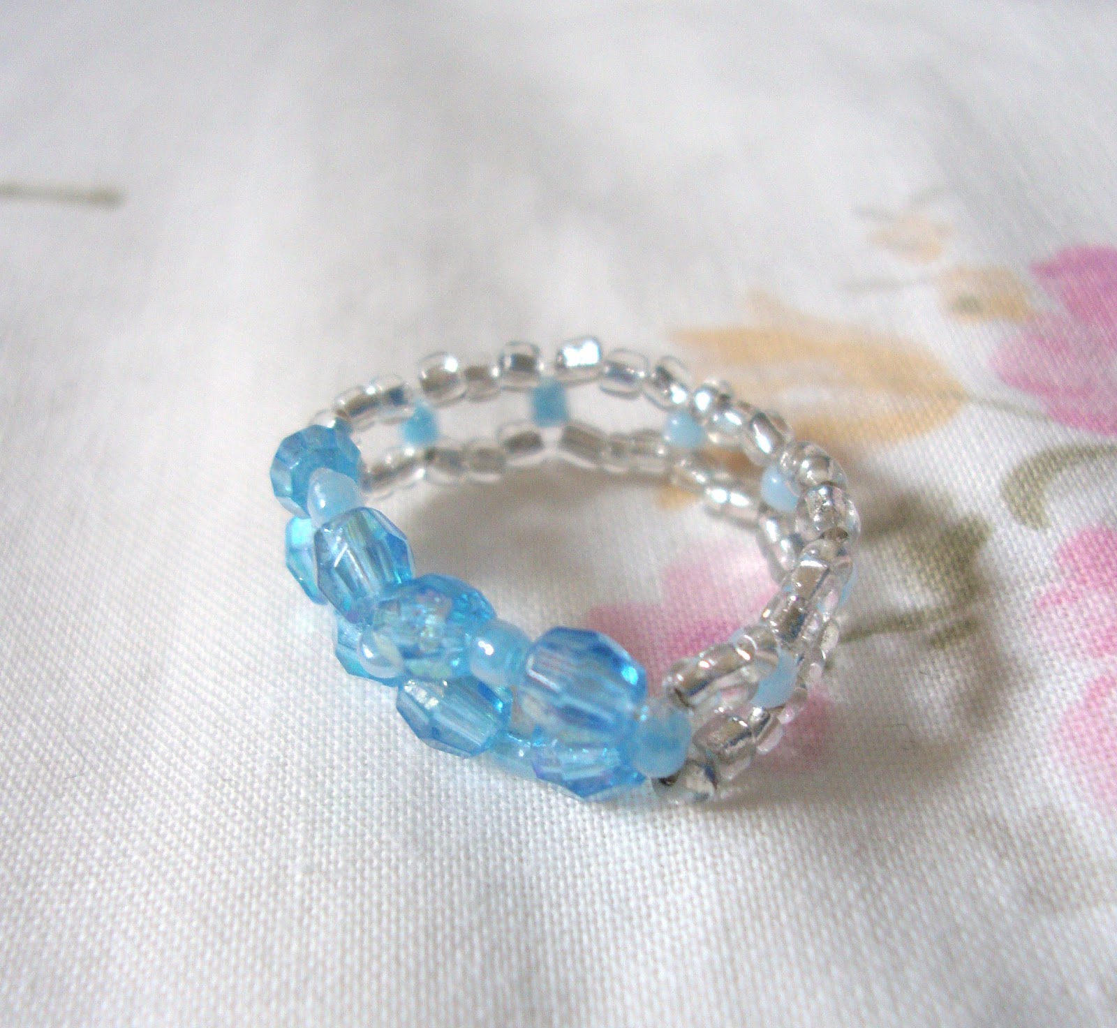 STRAWBERRY BOX: Beaded Ring Tutorial