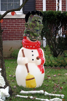 Fly On Little Wing: Hideous Halloween Decorations and Epic Fails of the ...