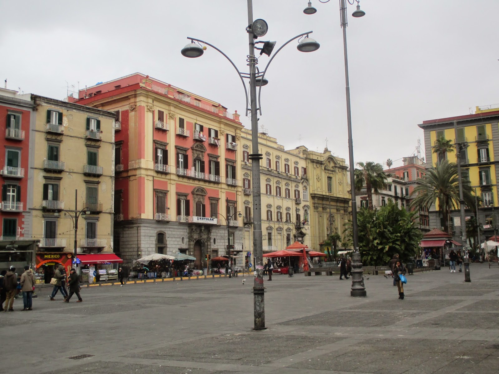 RINT E VIC: Piazza Dante: “godetevi lo spettacolo”
