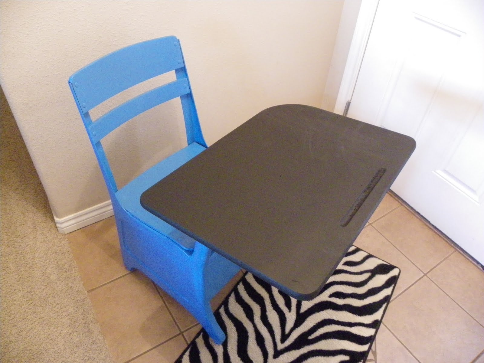 Saved by Suzy: FOR SALE: Vintage Chalkboard School Desk $50