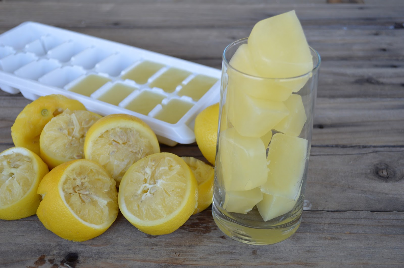 Hot Dog It's a Food Blog: Tuesday Tip: Lemon Ice Cubes