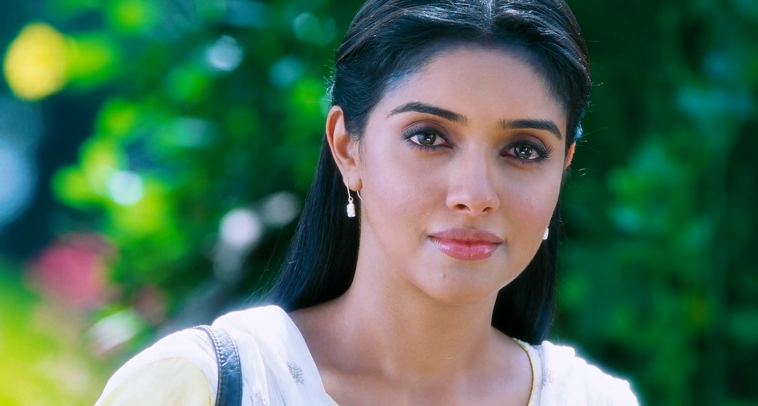 .: Asin - The Glorious Actress :.: Movie Shots of Asin in Kaavalan (HQ)