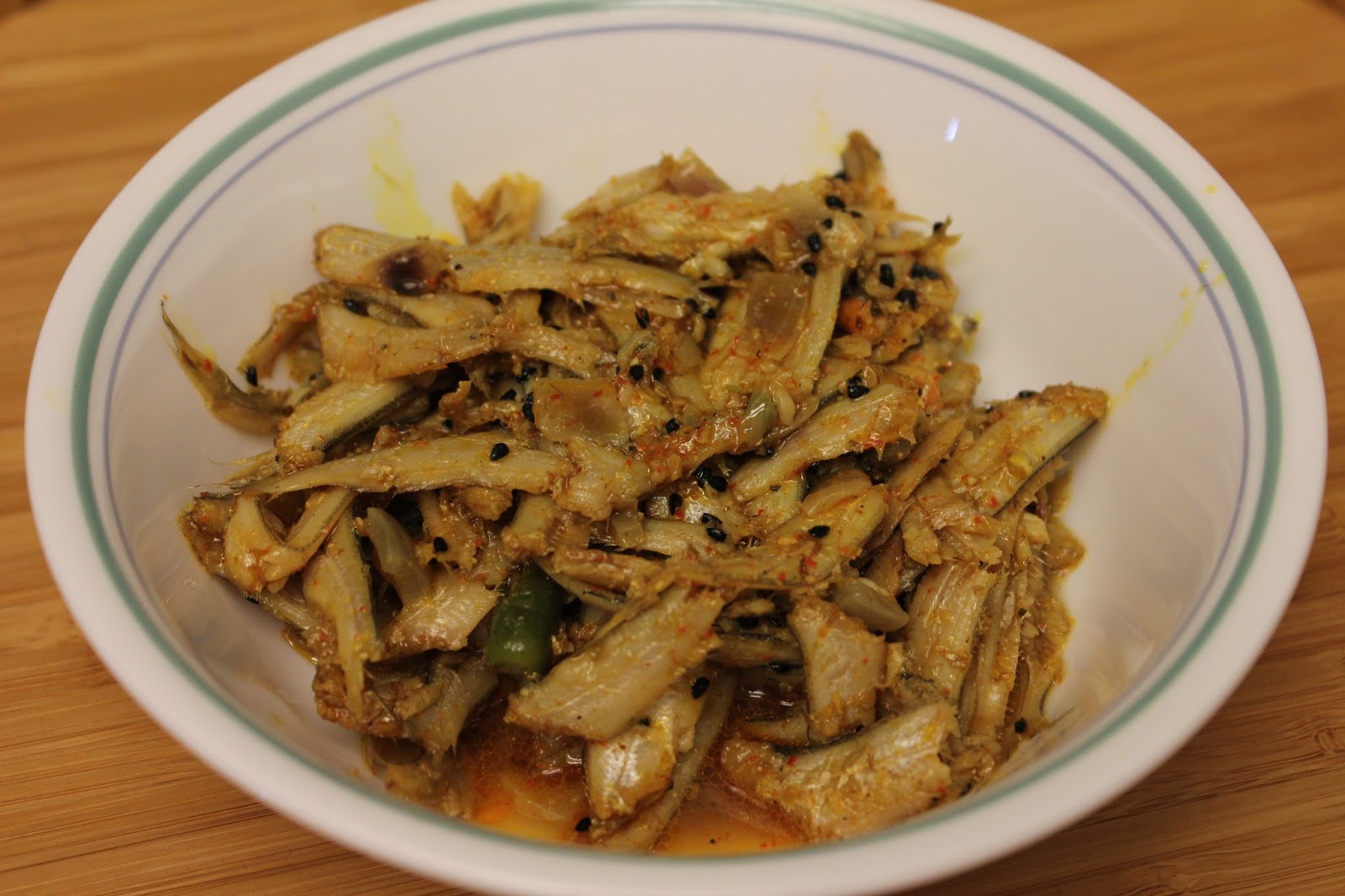 Aparna's Cookbook: Hot and Spicy Smelt Fish Recipe (Chacchari)