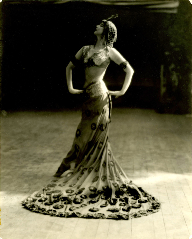 Modern Dance Pioneer: 39 Stunning Vintage Photos of Ruth St. Denis in ...