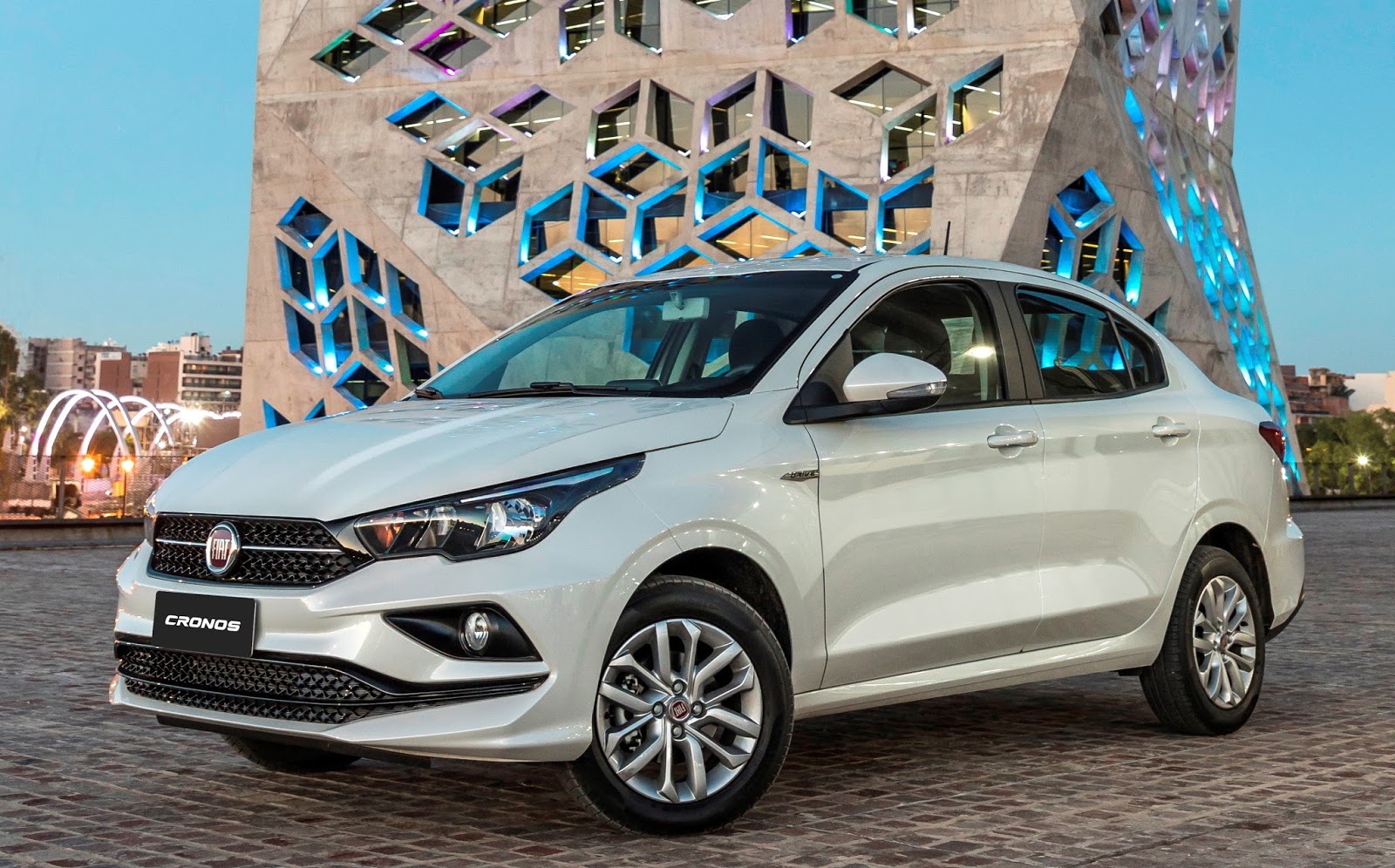 Fiat Cronos chega ao Brasil com versões entre R$ 53 990 e R$ 69 990