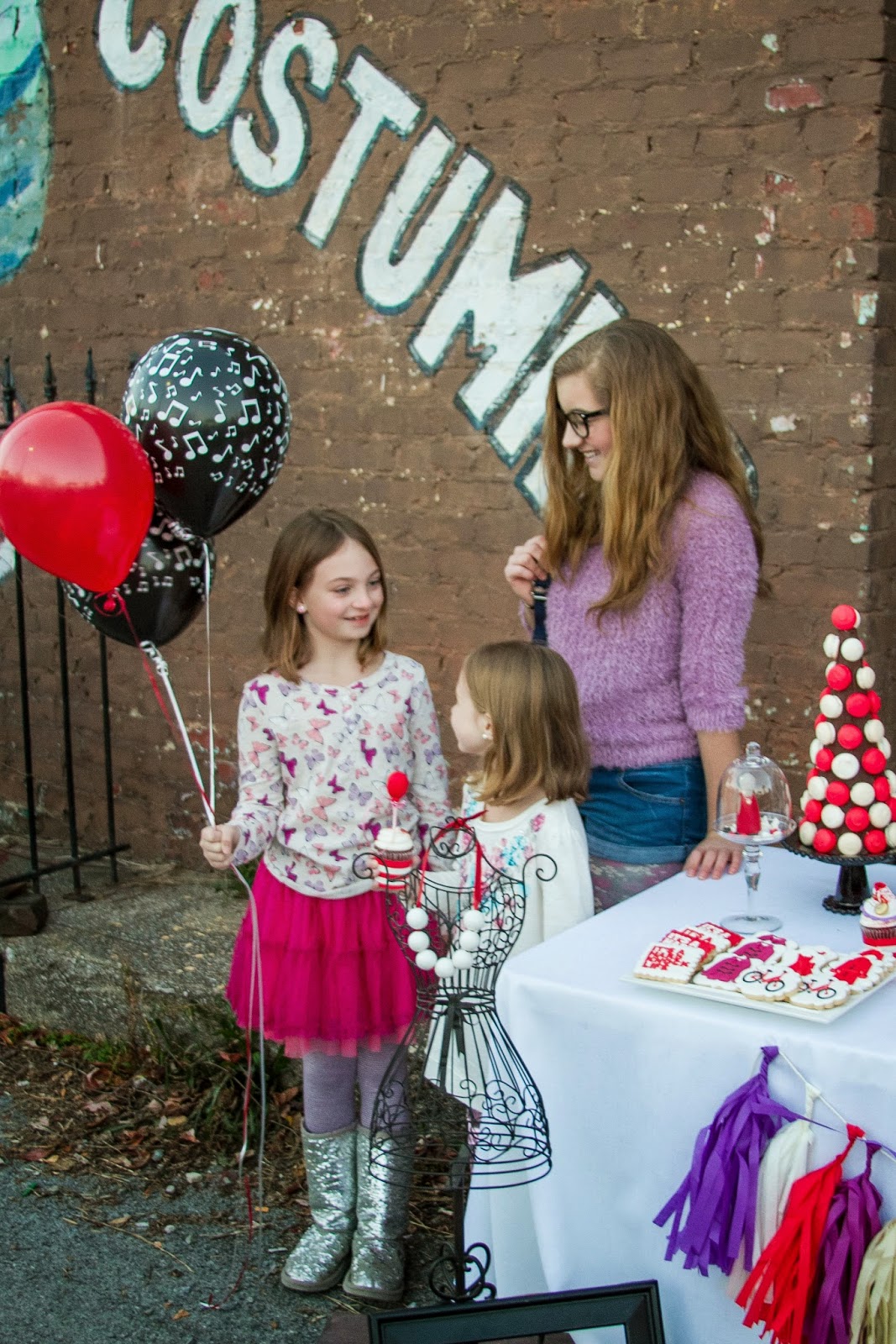 In Flight Party Ideas: Annie Movie Release Fan Party