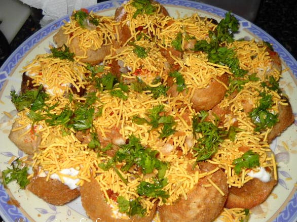 Food Recipes: Dahi Sev Batata Puri / Golgappa