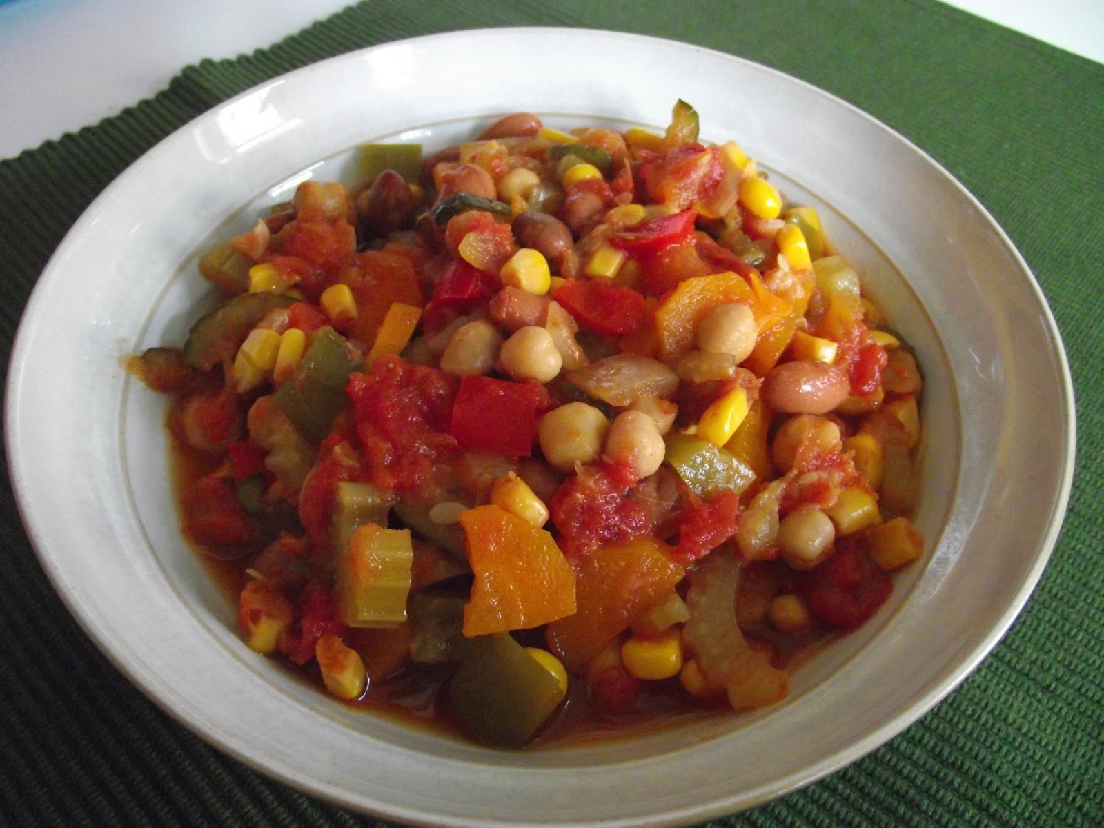 Rocket and Roses Vegan Kitchen: Vegetable Chilli ~ Slow Cooker style