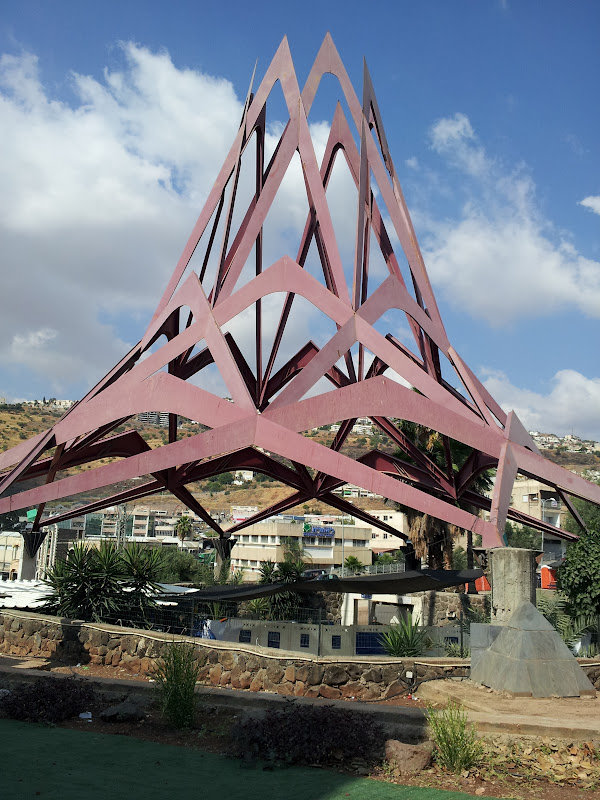 Shearim: At the grave of the RAMBAM in Tiberias