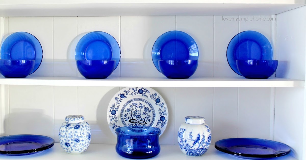 minimal styled open shelves using navy blue and white | love my simple home